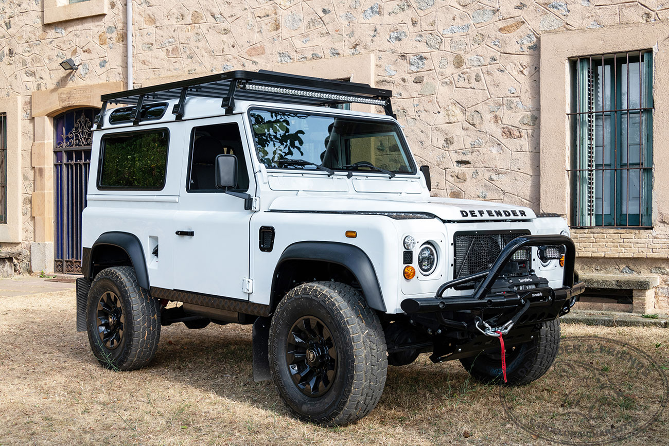 Defender D90 – Defender & Friends